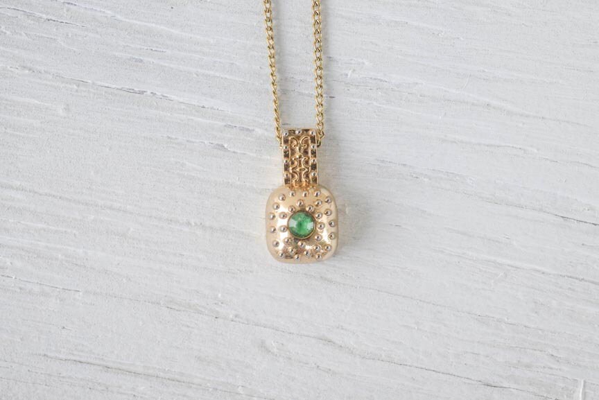 Green Stone Gold Dot Embossed Vintage Necklace - Etsy