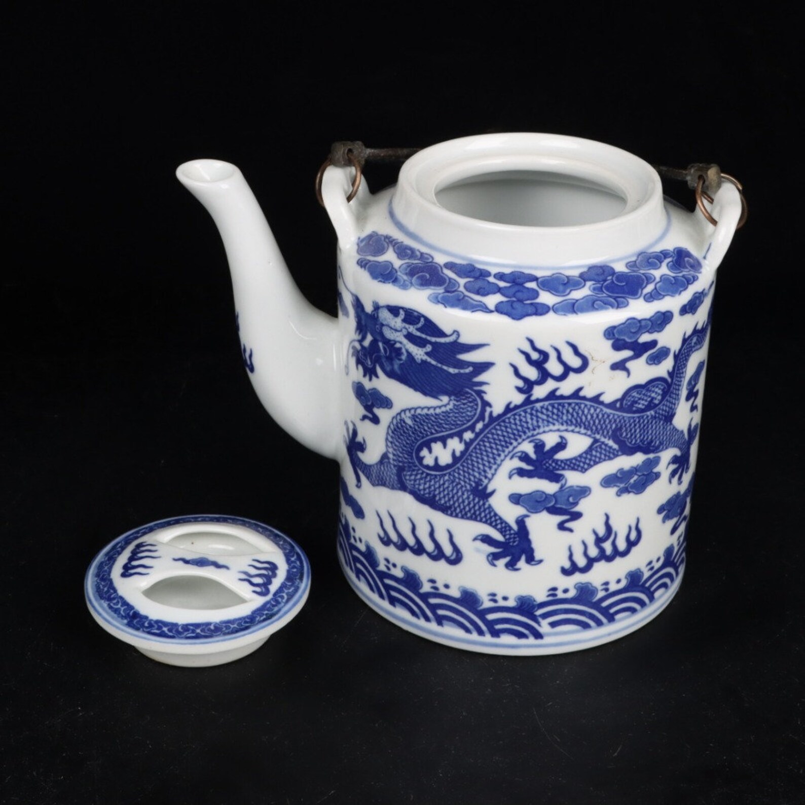Chinese Handmade Exquisite Blue And White Porcelain Teapot With Double