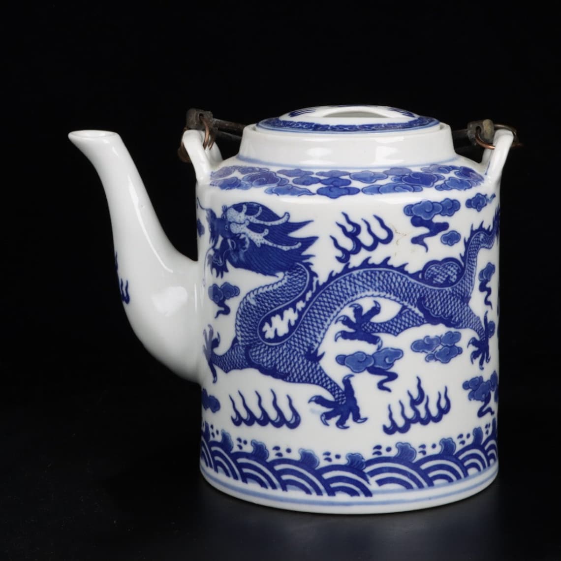 Chinese Handmade Exquisite Blue And White Porcelain Teapot With Double