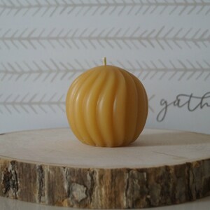 Pure Beeswax Round Swirl Candle, Round Candles, Round Beeswax Candle ...