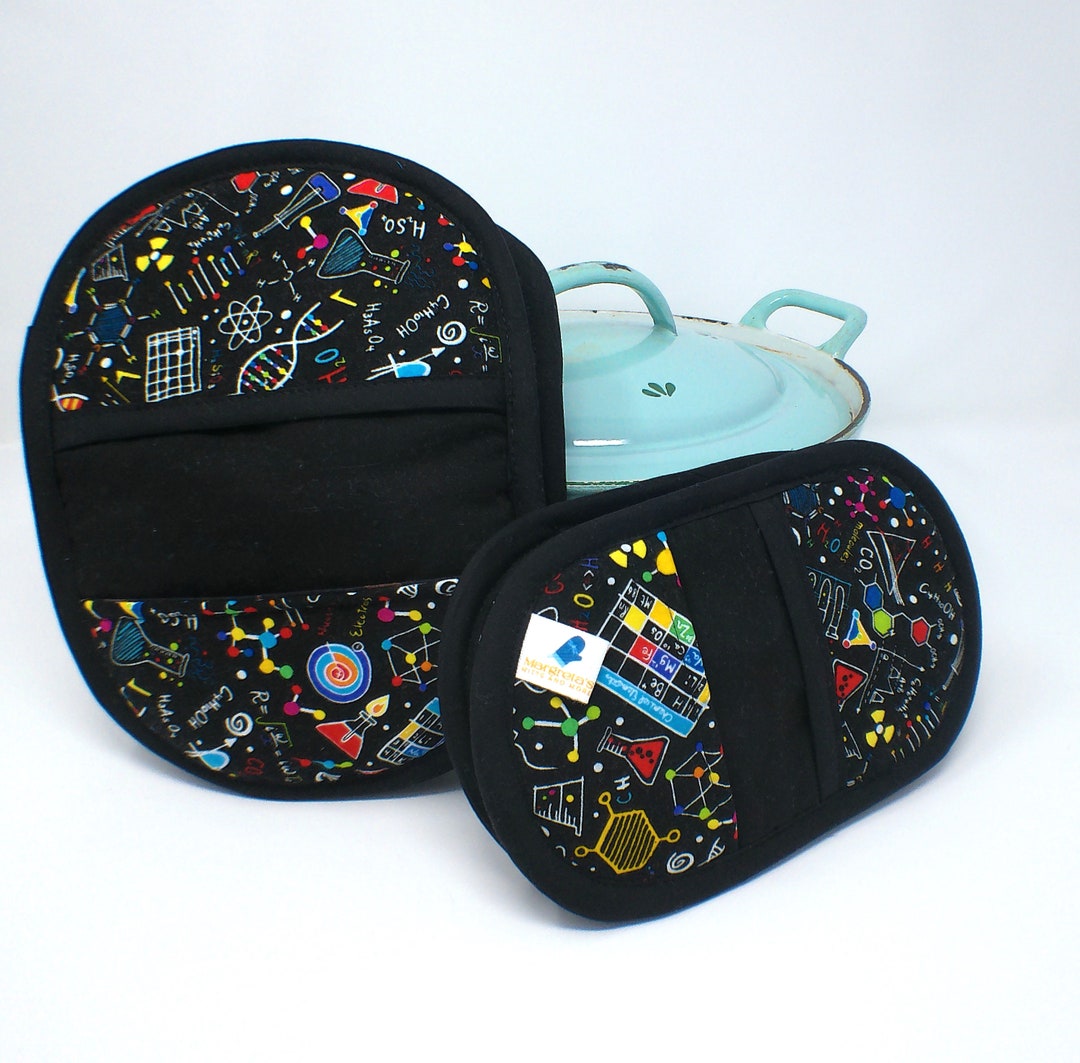 Clam Shell Potholder: Chemistry Print, Hidden Magnet, Microwave Mitts ...