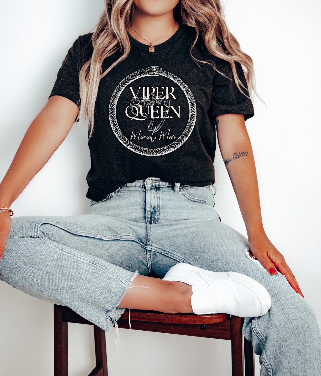 Viper Queen Memento Mori Crescent City Unisex T-shirt / Sarah J Maas ...