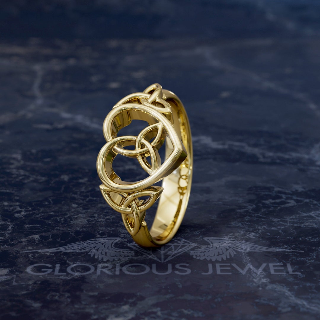 Celtic Knot Heart Ring: Gold Irish Wedding Band - Etsy