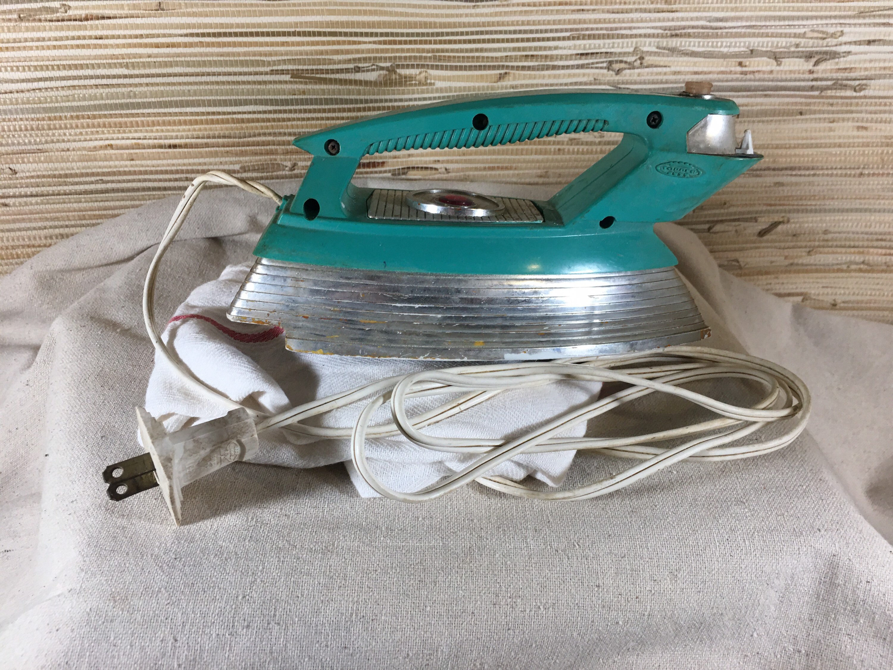 Vintage Suzy Homemaker Iron - Etsy