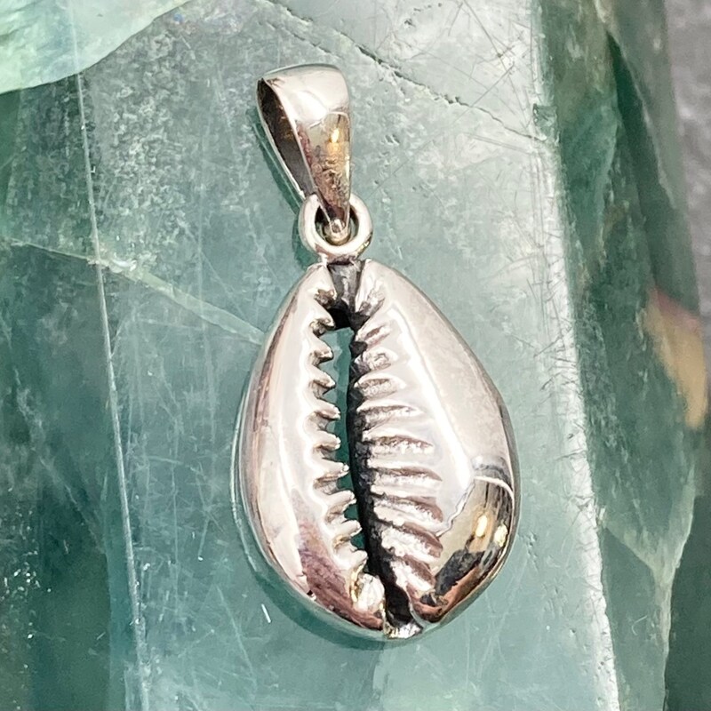 Cowry Shell Necklace - Etsy