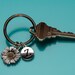 Daisy Keychain Daisy Key Ring Flower Keychain Garden - Etsy