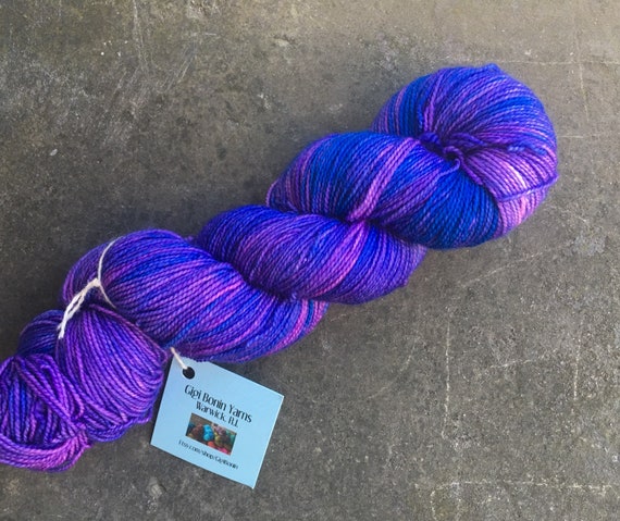 Hand Dyed Yarn. Periwinkle Blue.Merino. Sock Weight. Gigi | Etsy