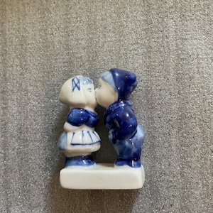Vintage Delft Blue Figurine Dutch Boy & Girl Kissing Holland ...
