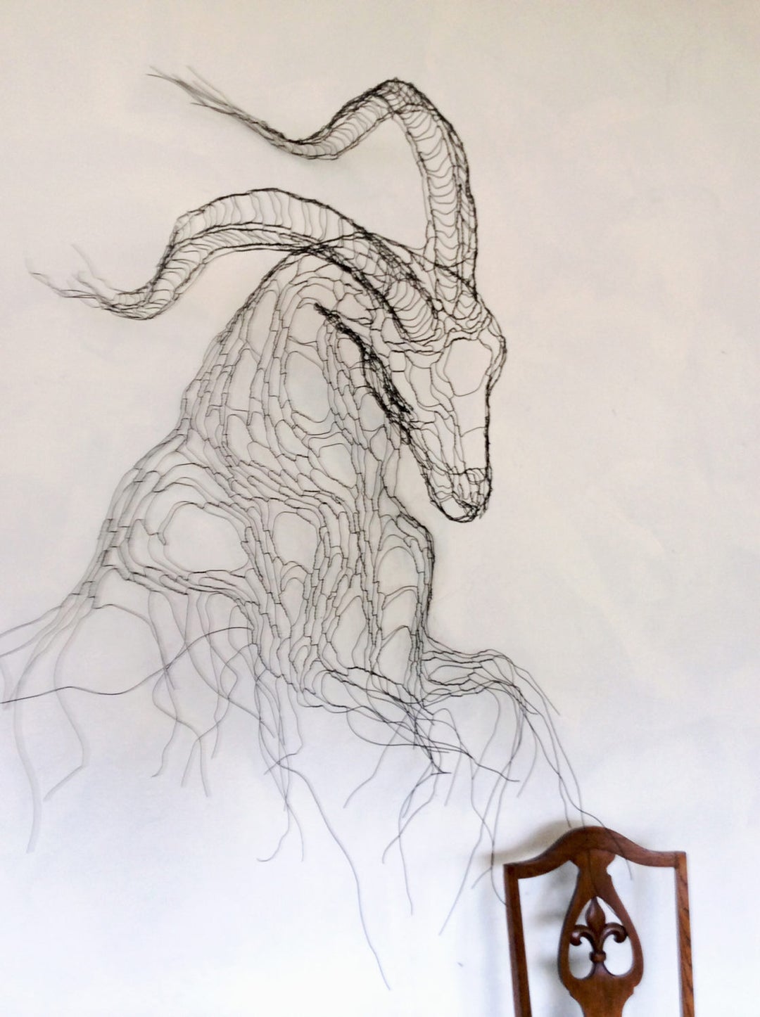 Ibex 48" Wire Wall Art de Elizabeth Berrien - Etsy España