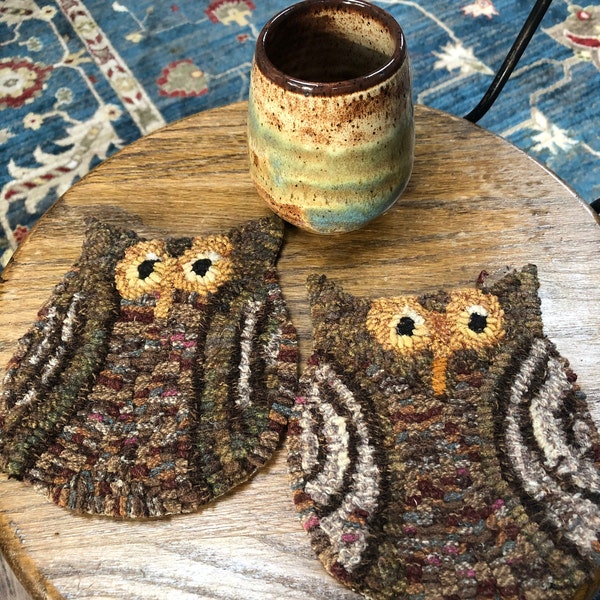 Hooked Mug Rug - Etsy