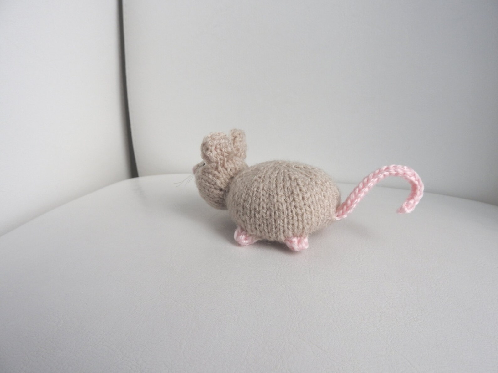 Hand Knitted Mouse Pin Cushion Critter Desk Toy OOAK - Etsy UK