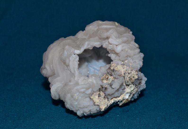 Chalcedony Geode Raw Healing Gemstone// Raw Crystals/ Radiates Energy ...