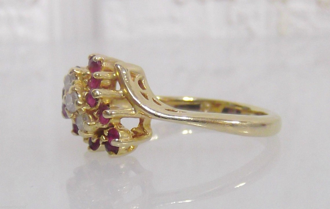 14KP Yellow Gold Diamond & Ruby Cluster Ring Sz 6 Ladies Elegant .53 ...