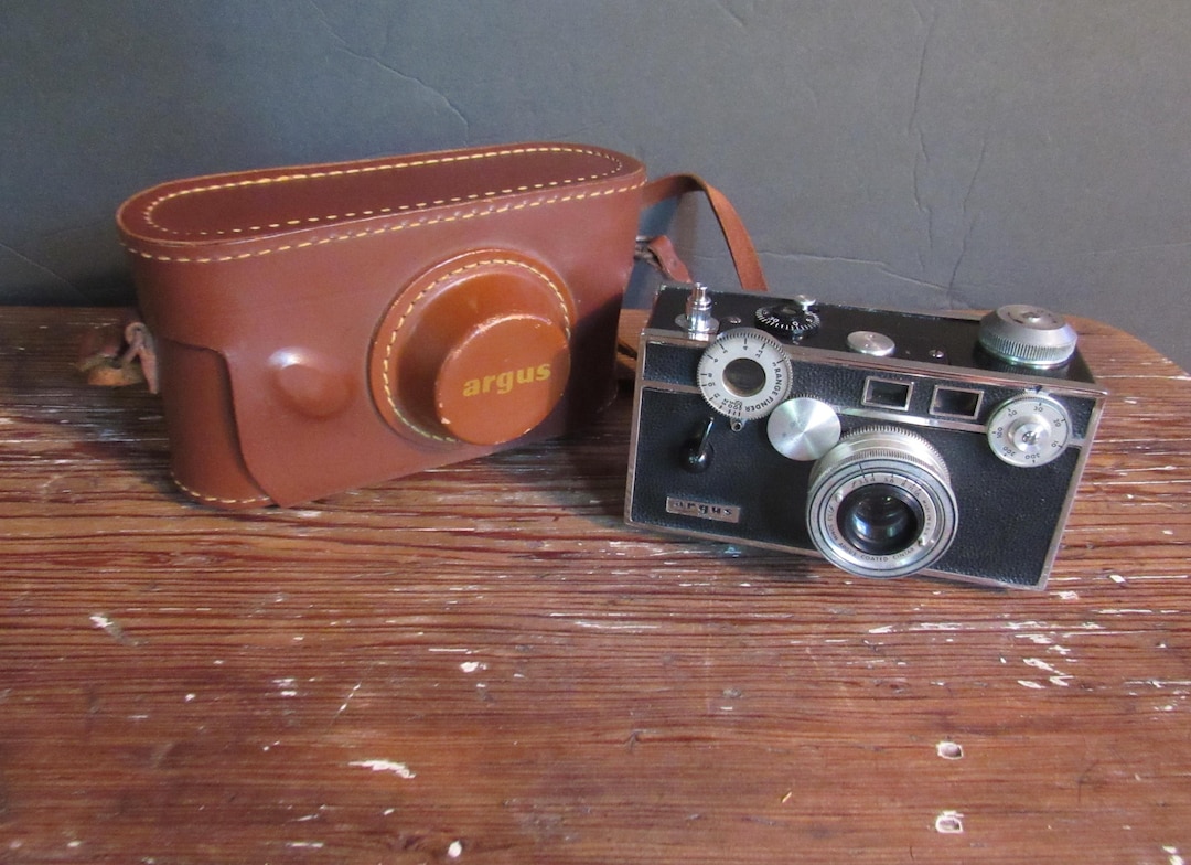Vintage ARGUS C3 COATED CINTAR 50mm F3.5 Camera With Case and Strap Not ...