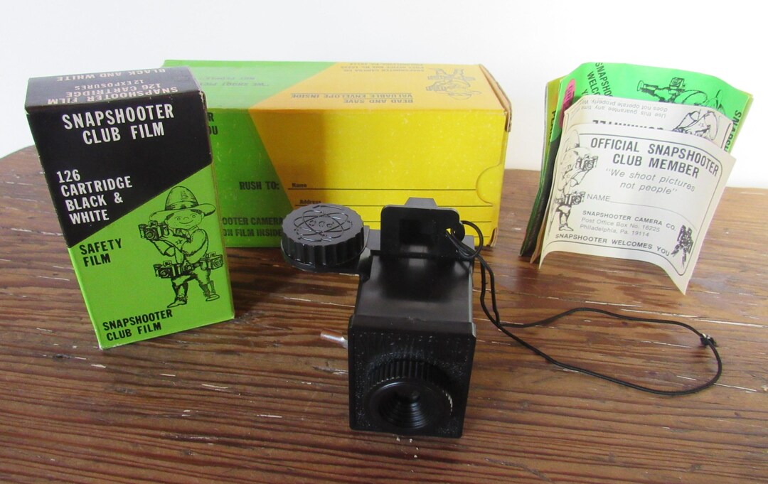 Vintage 1970's SNAPSHOOTER CAMERA With Original Box, Film Box With 126 ...