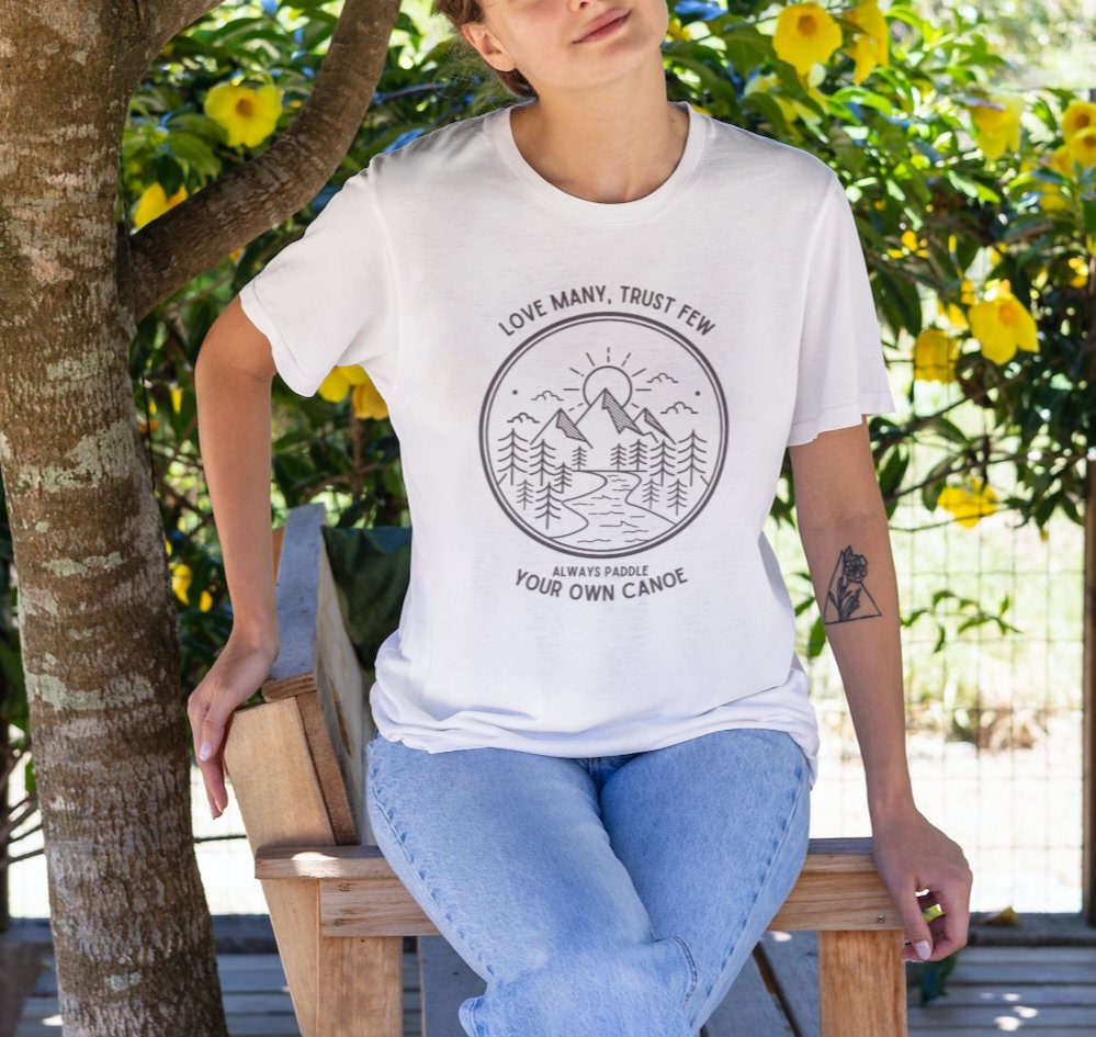 Love Many Trust Few Png Design - Etsy