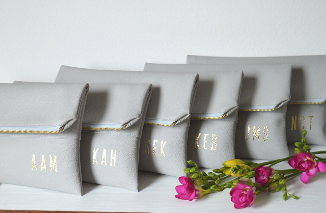 Set of 6 Personalized Foldover Clutches in Light Grey / Bridesmaid Gift ...