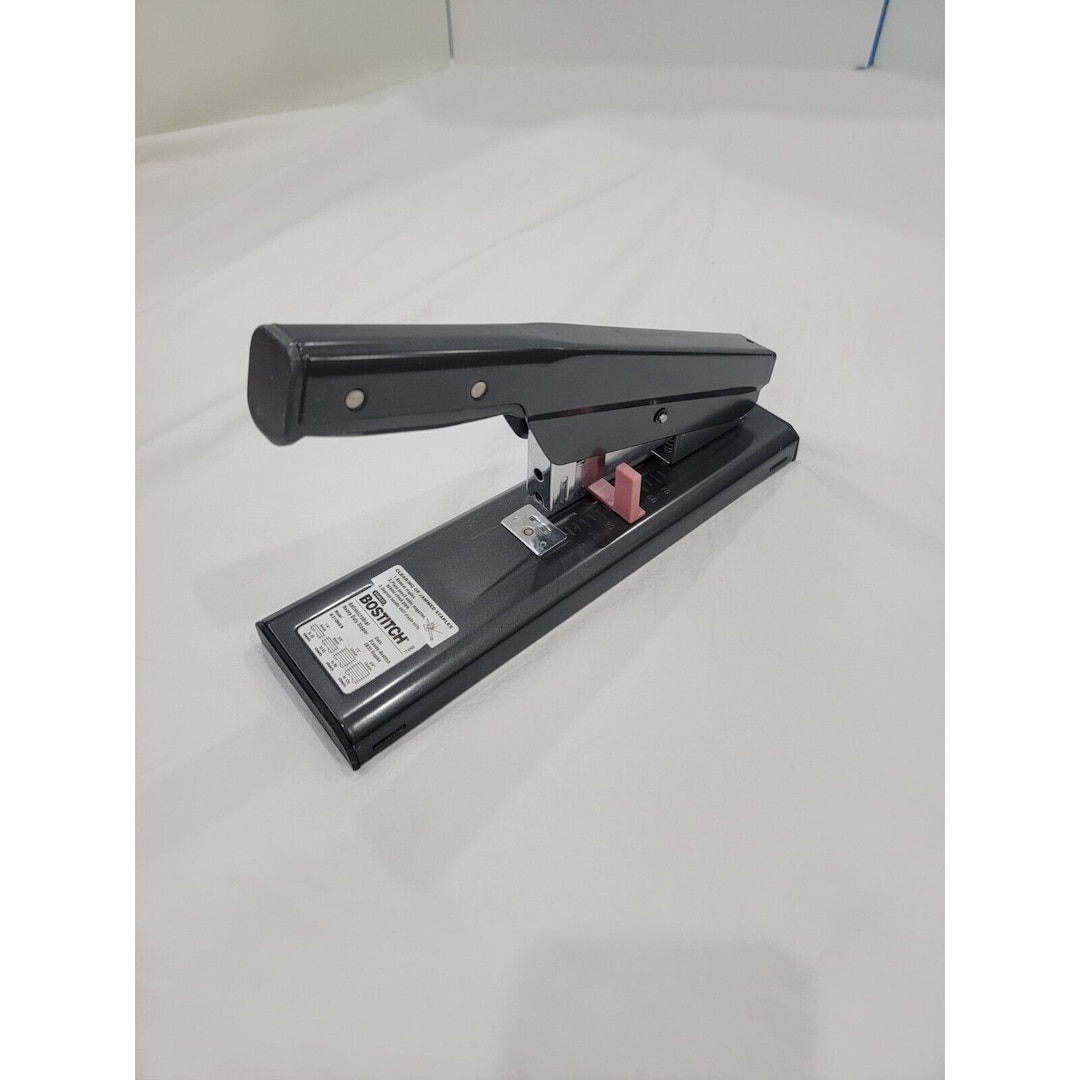 Bostitch Antimicrobial 130-sheet Heavy-duty Stapler 130-sheet Capacity ...