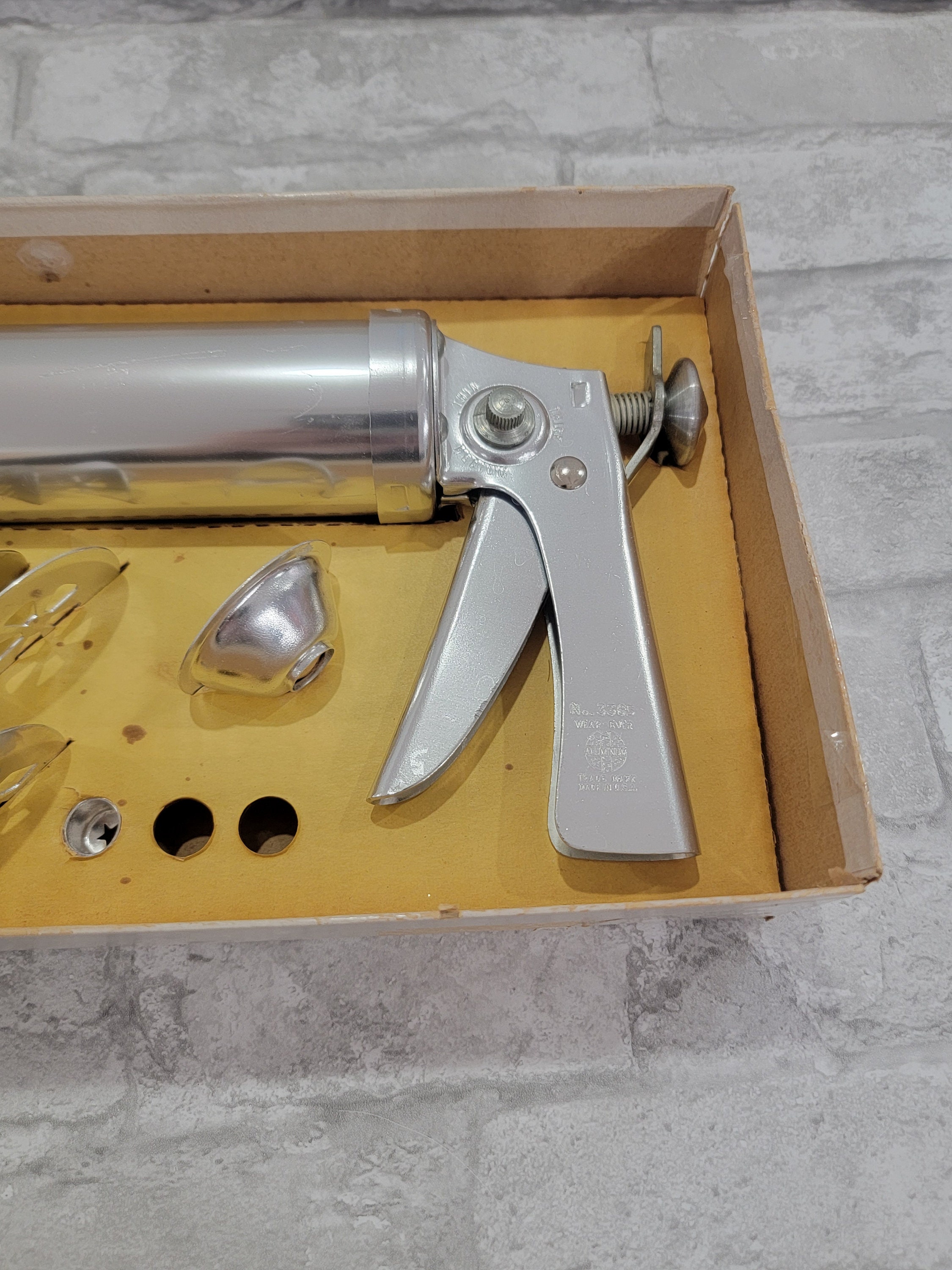 Wear-ever Cookie Gun Thickness Control Press Pastry Tips Decorator Box ...