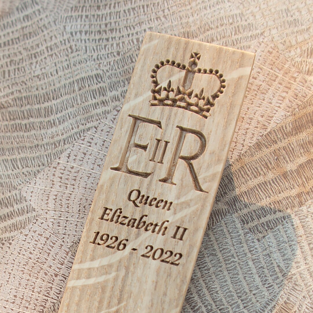 Queen Elizabeth II Commemorative Oak Bookmark - Etsy