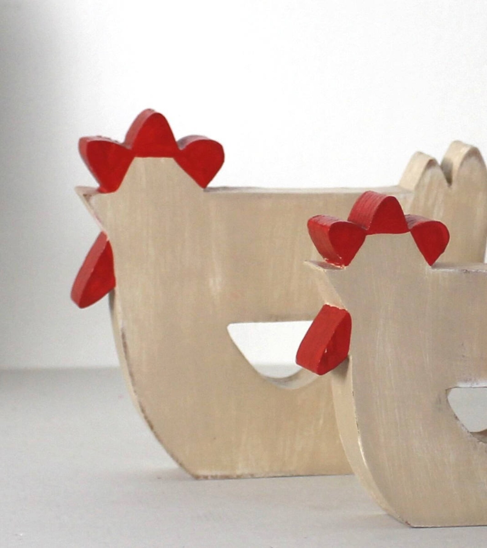 3 Hens Cream and Red Wooden Weathered Interior Mylittledecor _ - Etsy