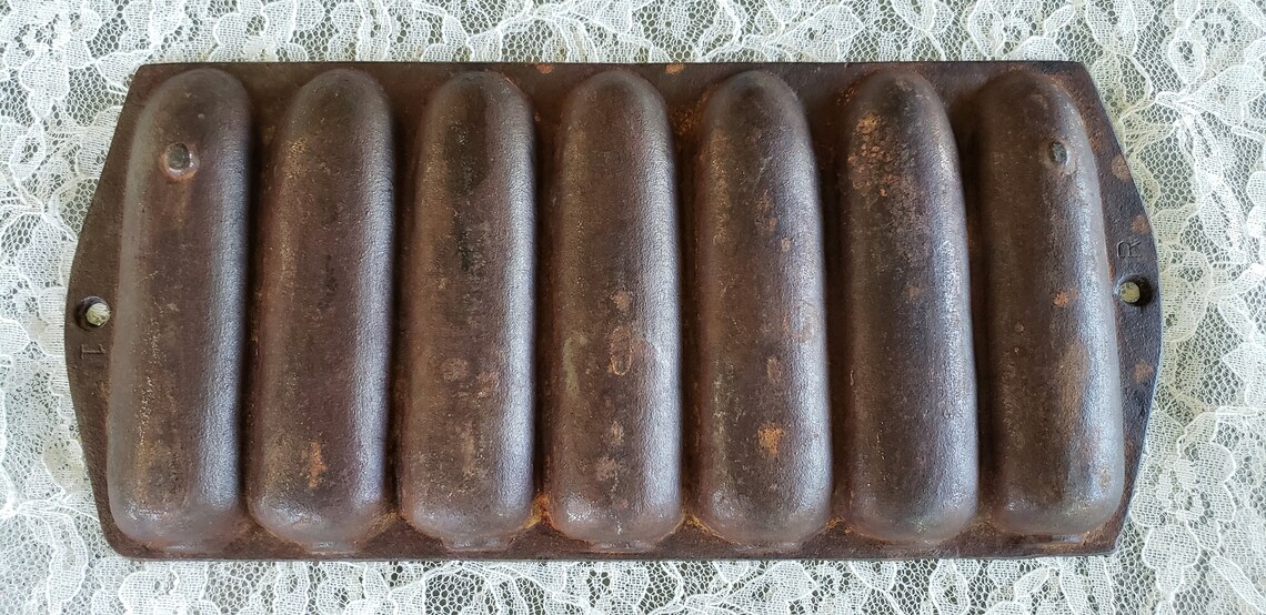 Vintage Cast Iron Corn Cob, Cornbread Pan, R Mark, Cast Iron Corn Bread ...