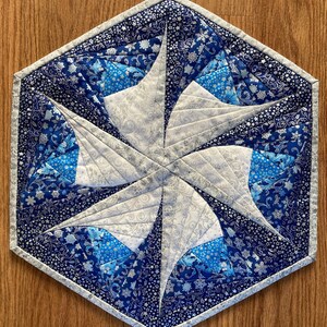 Twisted Log Cabin Snowflake Table Centrepiece Pattern, Table Runner ...