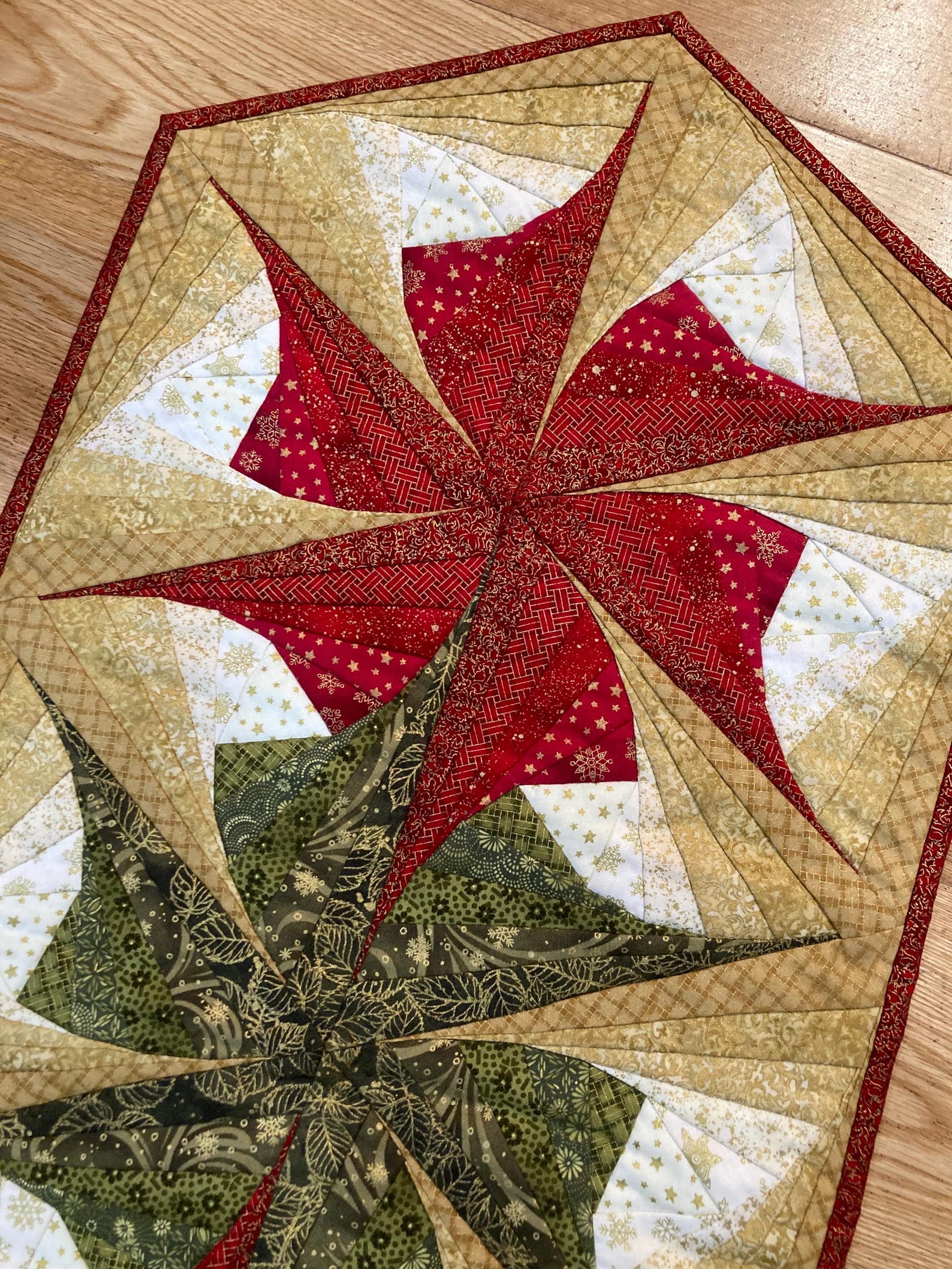 Twisted Log Cabin Poinsettia Table Runner Pattern, Table Runner Pattern ...