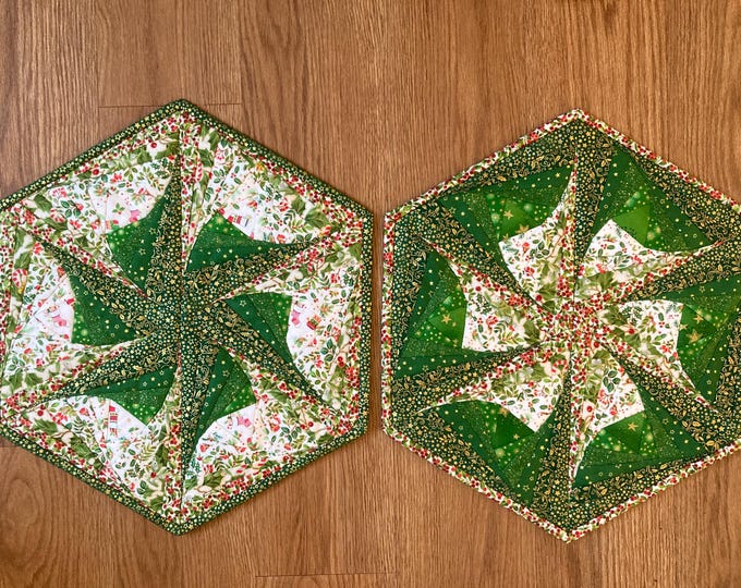 Twisted Log Cabin Poinsettia Table Runner Pattern, Table Runner Pattern ...