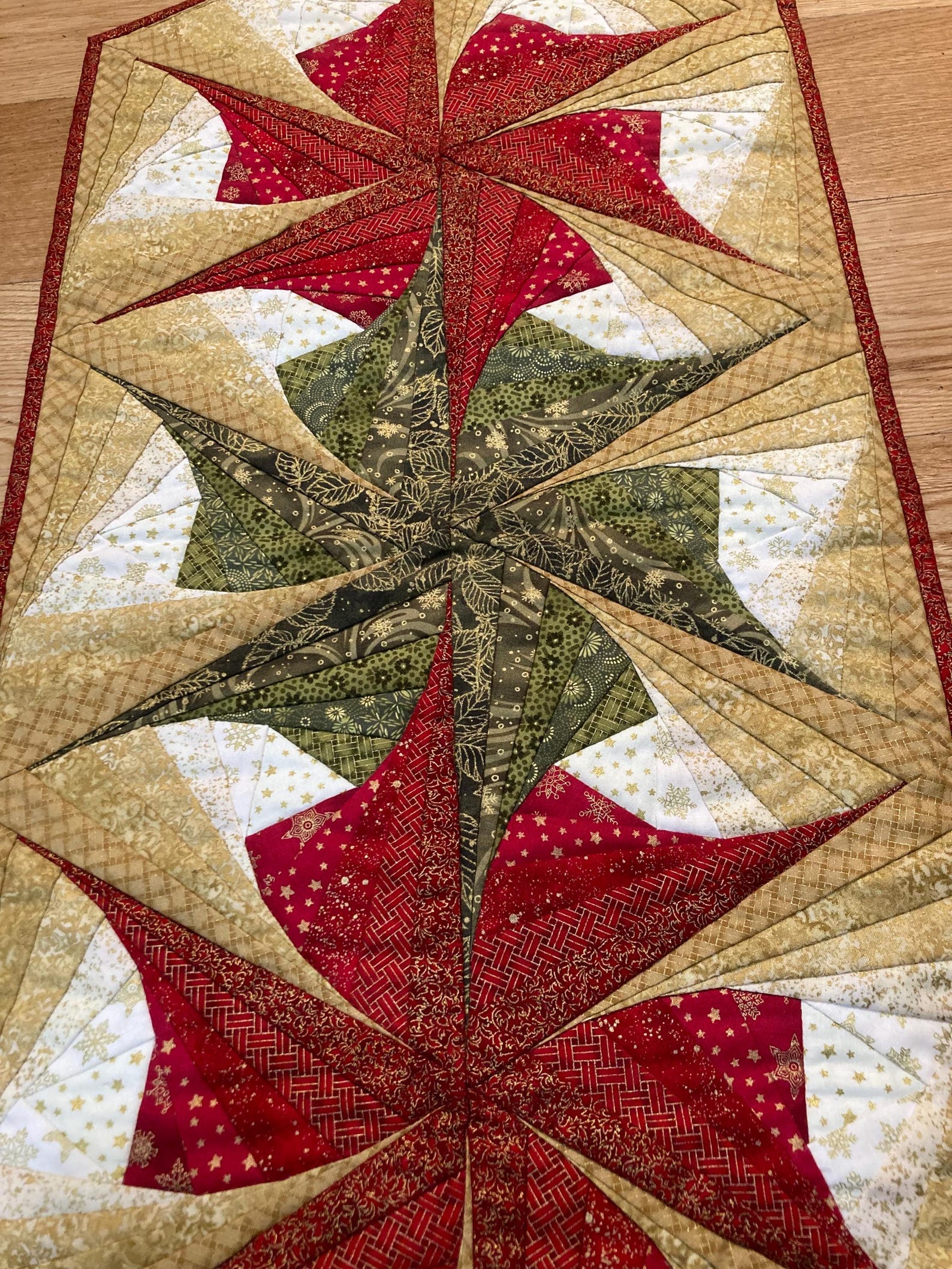 Twisted Log Cabin Poinsettia Table Runner Pattern, Table Runner Pattern ...