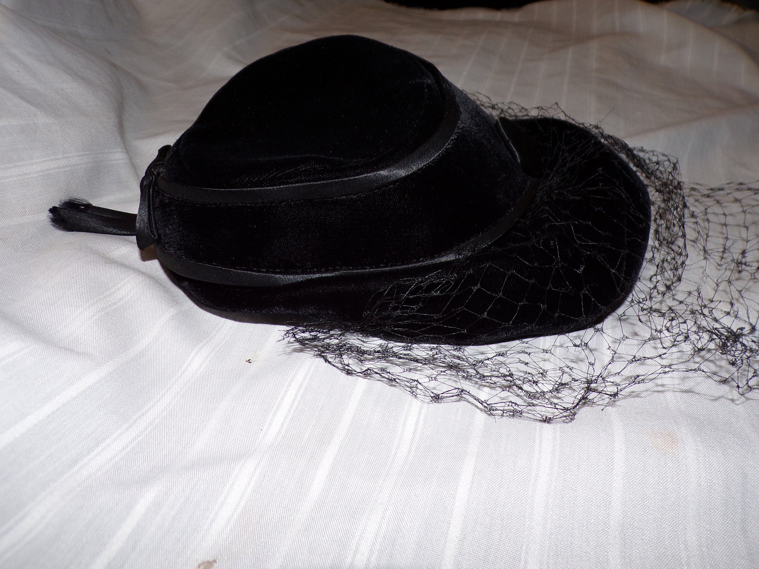 Vintage Valerie Modes 1940s Velvet Hat With Vail - Etsy
