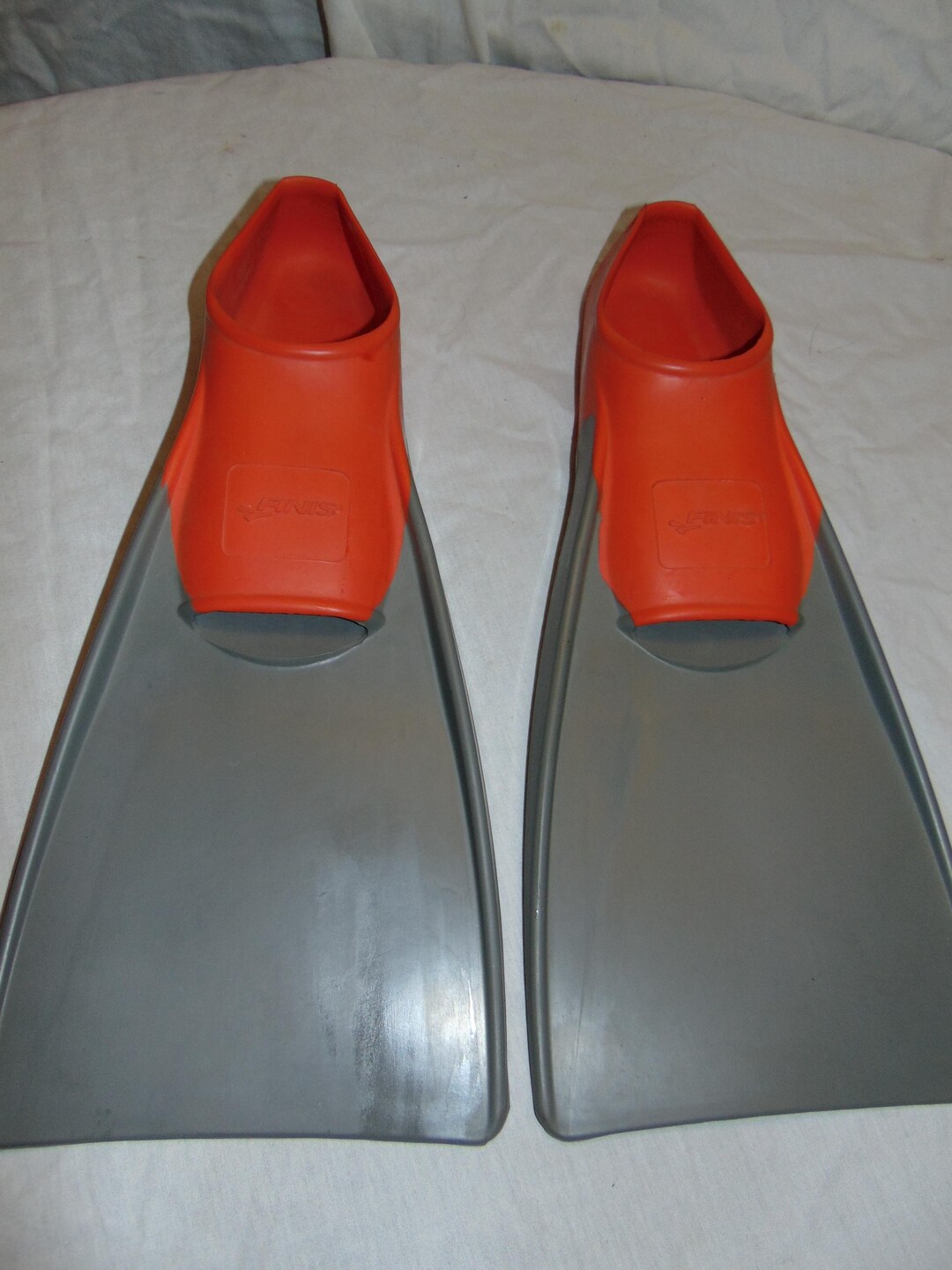 Finis Long Floating Red & Gray Swim Flippers Fins Size US 7-9 EU 39-42 ...