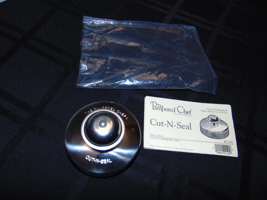 New Vtg the Pampered Chef Cut-n-seal in Sandwich Cutter & Sealer Silver ...