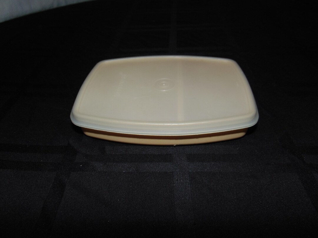VINTAGE TUPPERWARE #813-5 Tan Divided Lunch Container With Lid #814-6 ...