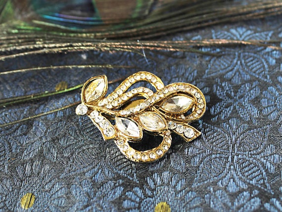 Silver brooch for saree store
