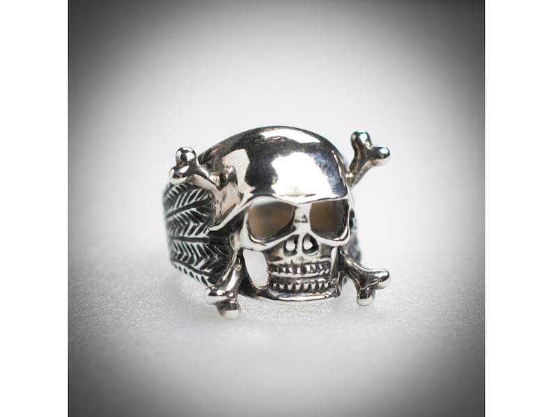 Skull and Cross Bones Sterling Silver Ring | Size 9 - Etsy