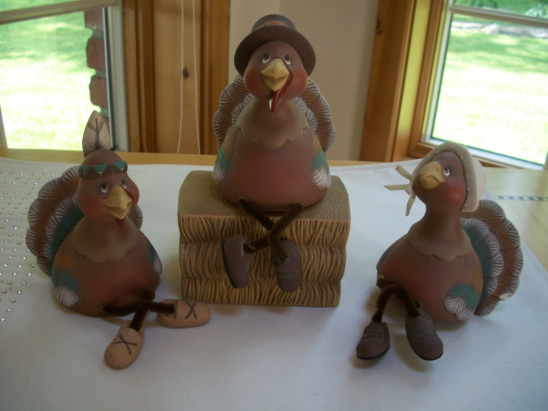 Ceramic Thanksgiving Turkey Pilgrims and Indian Turkey Sitting on Hay ...