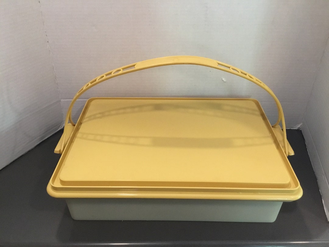 Vintage Tupperware Cake / Cupcake/ Charcuterie /veggie Carry in Tan N ...
