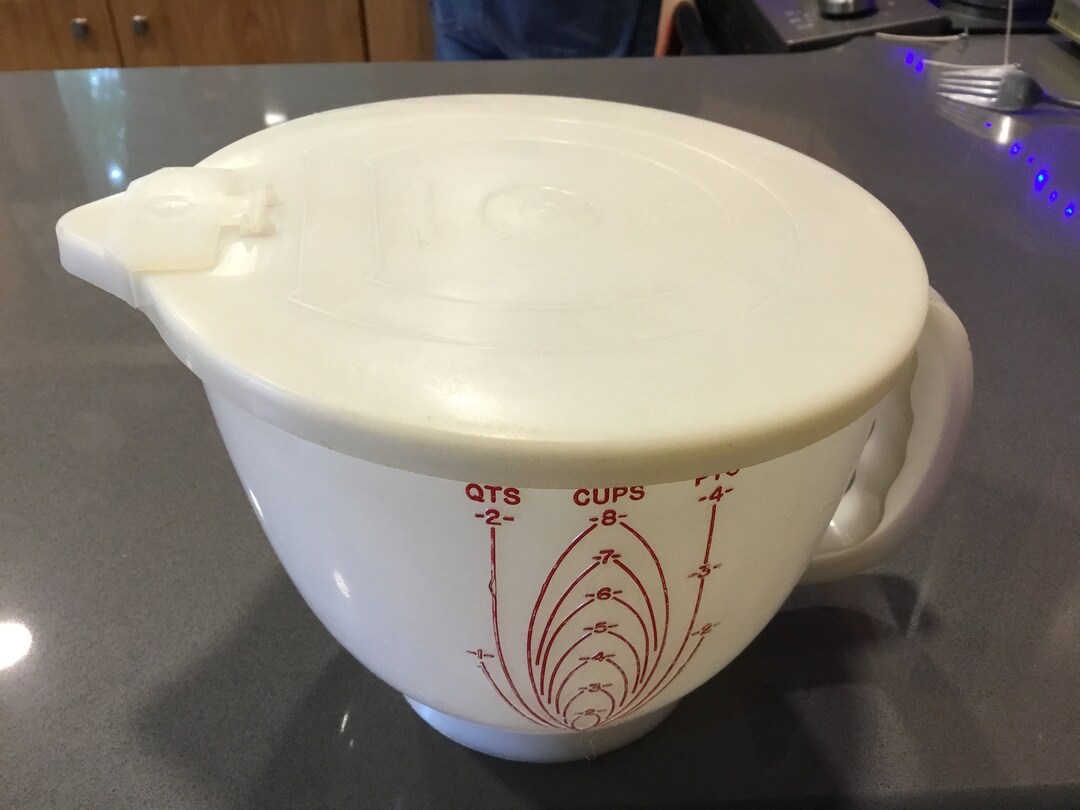 Tupperware Lidded Mixing Measuring Bowl-spouted/open Closure for ...