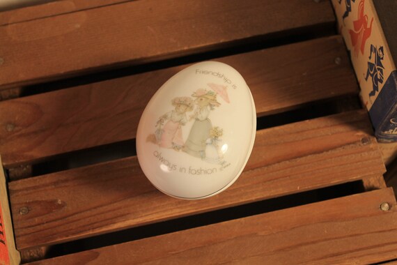 Figurines & Knick Knacks Collectibles Footed porcelain container Love ...