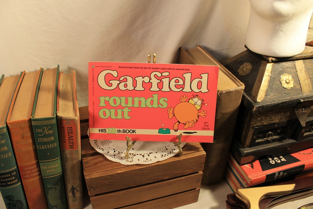 Vintage Garfield Rounds Out His 16th Book Soft Cover Black and White ...