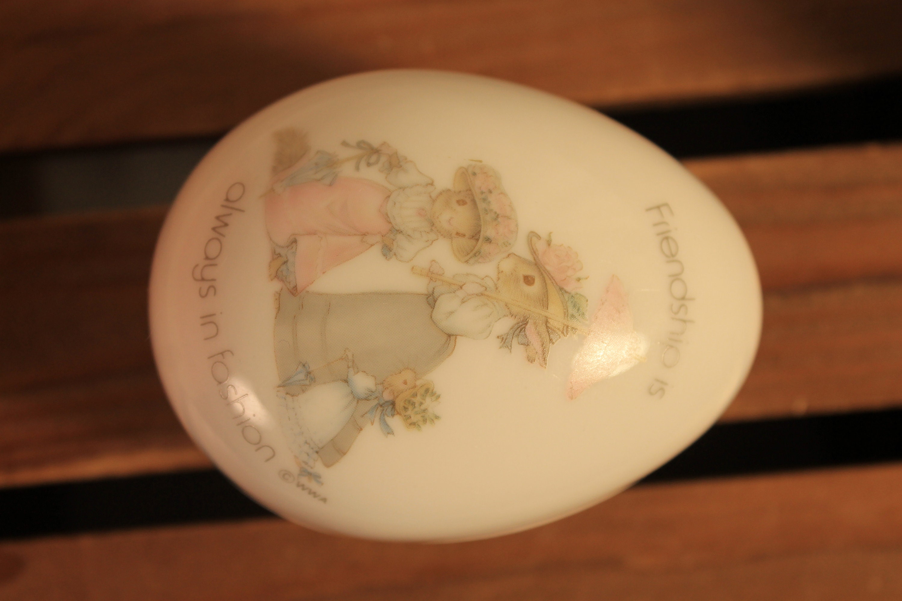 Figurines & Knick Knacks Collectibles Footed porcelain container Love ...