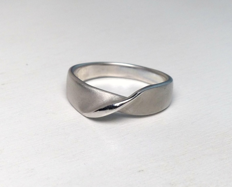 Vintage Sterling Silver Mobius Ring Modernist Twist Wave Ring ...