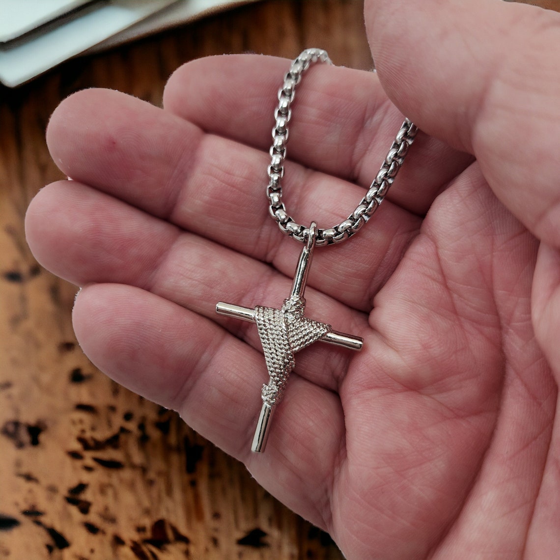 Rugged Rope Wrapped Cross Rhodium Metal Finish Pendant Heavy Box Chain ...