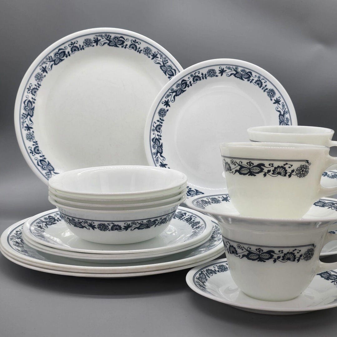 Corelle Old Town/ Blue Onion 20-pc Dinnerware Set 1970's - Etsy