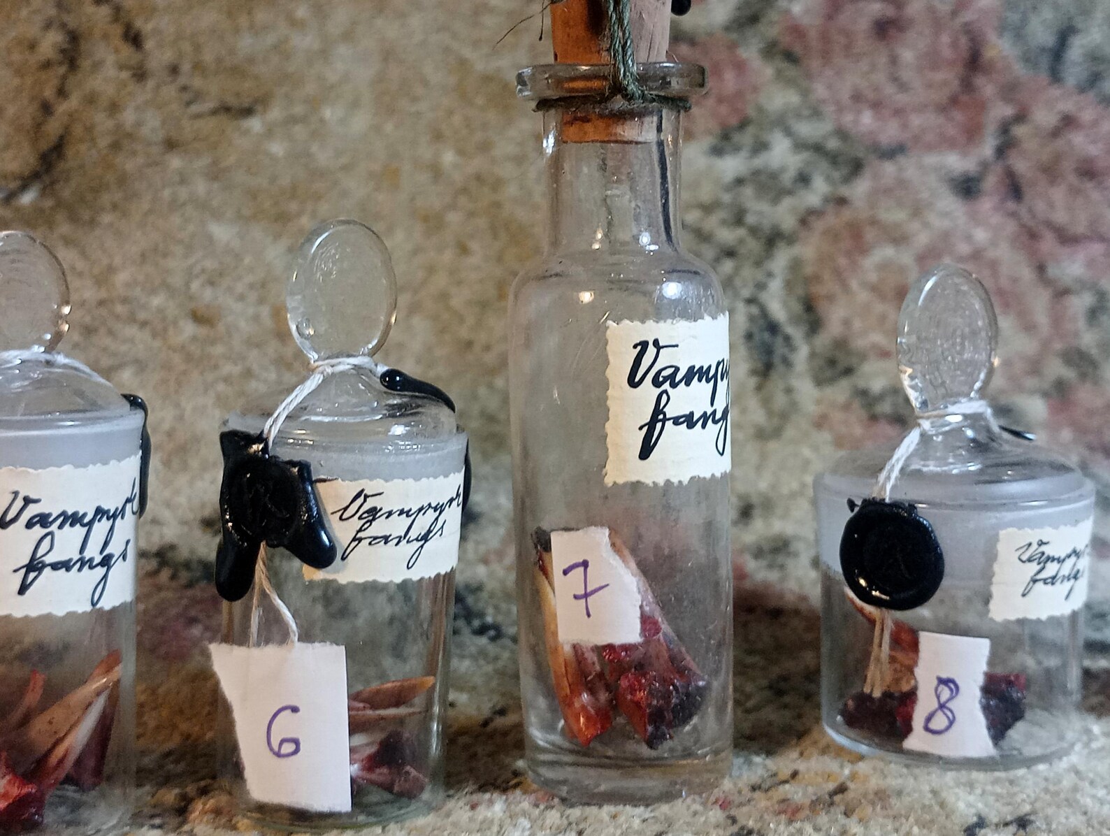 New Lot :) VAMPIRE FANGS (prop) in Antique Bottle Alchemy Ingredient ...