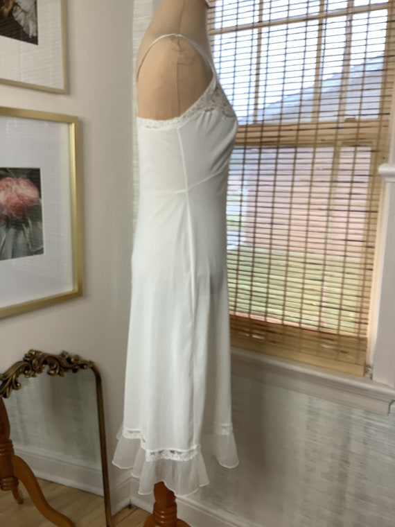 Vintage 1960s ivory nylon slip, lace and ruffles, sma… - Gem