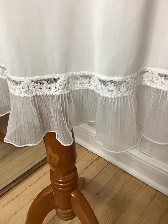 Vintage 1960s ivory nylon slip, lace and ruffles, sma… - Gem