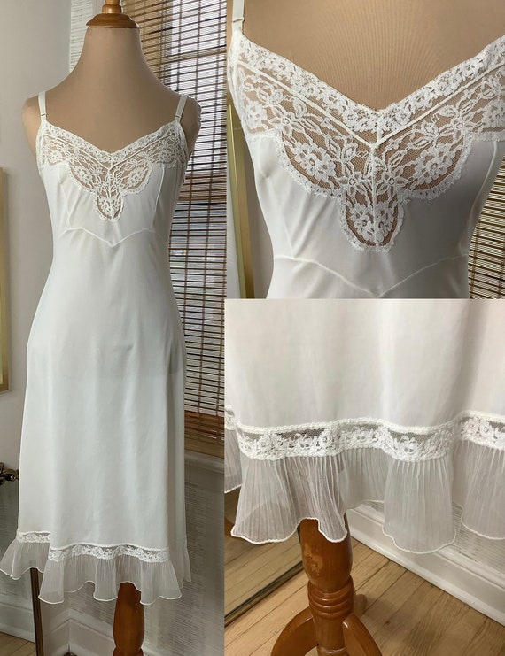 Vintage 1960s ivory nylon slip, lace and ruffles, sma… - Gem