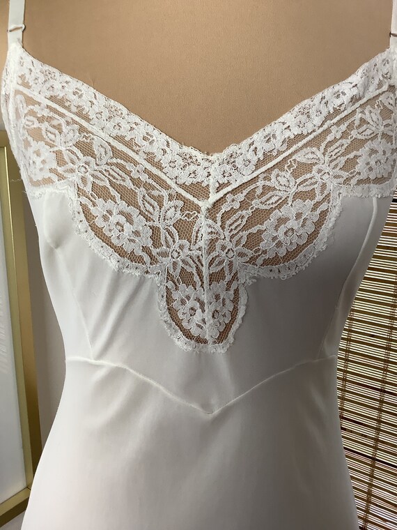 Vintage 1960s ivory nylon slip, lace and ruffles, sma… - Gem